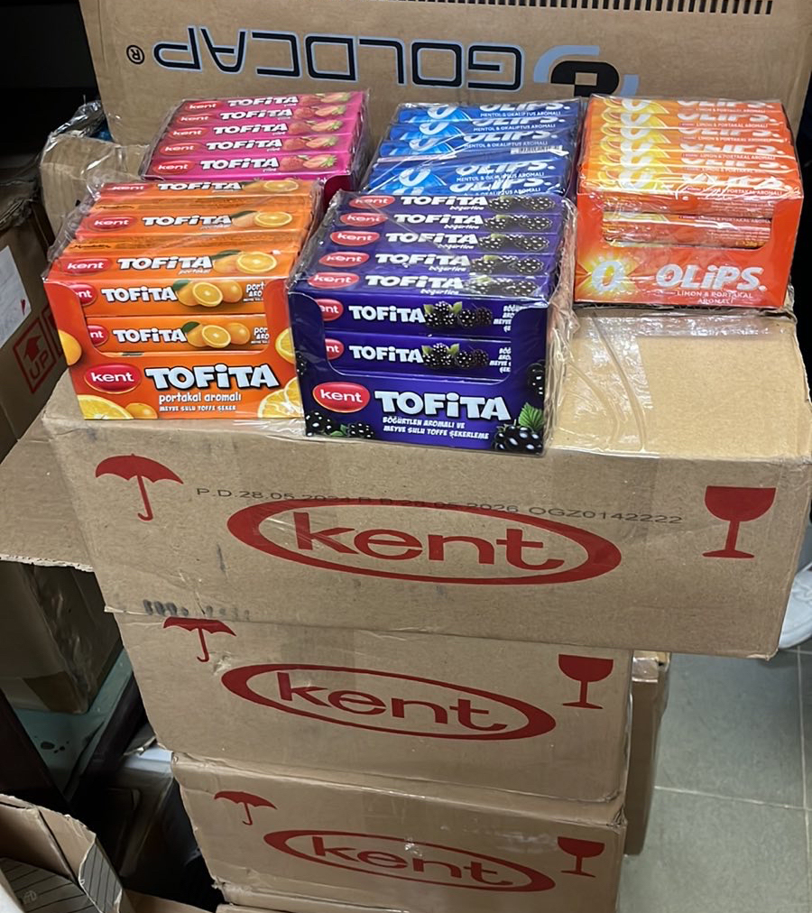 Petel.bg - новини - Откриха 22 кашона с контрабандни бонбони в камион